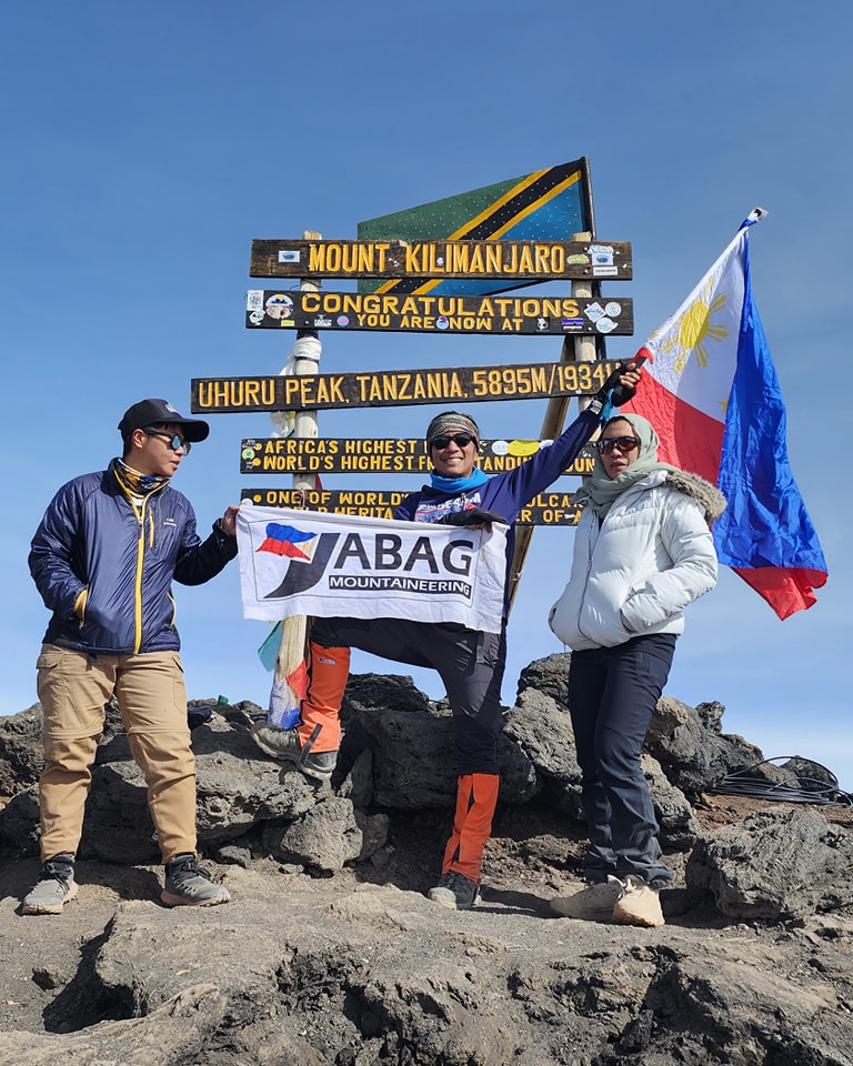 ‘Hindi lang ito para sa amin’: Filipino mountaineers pack national ...